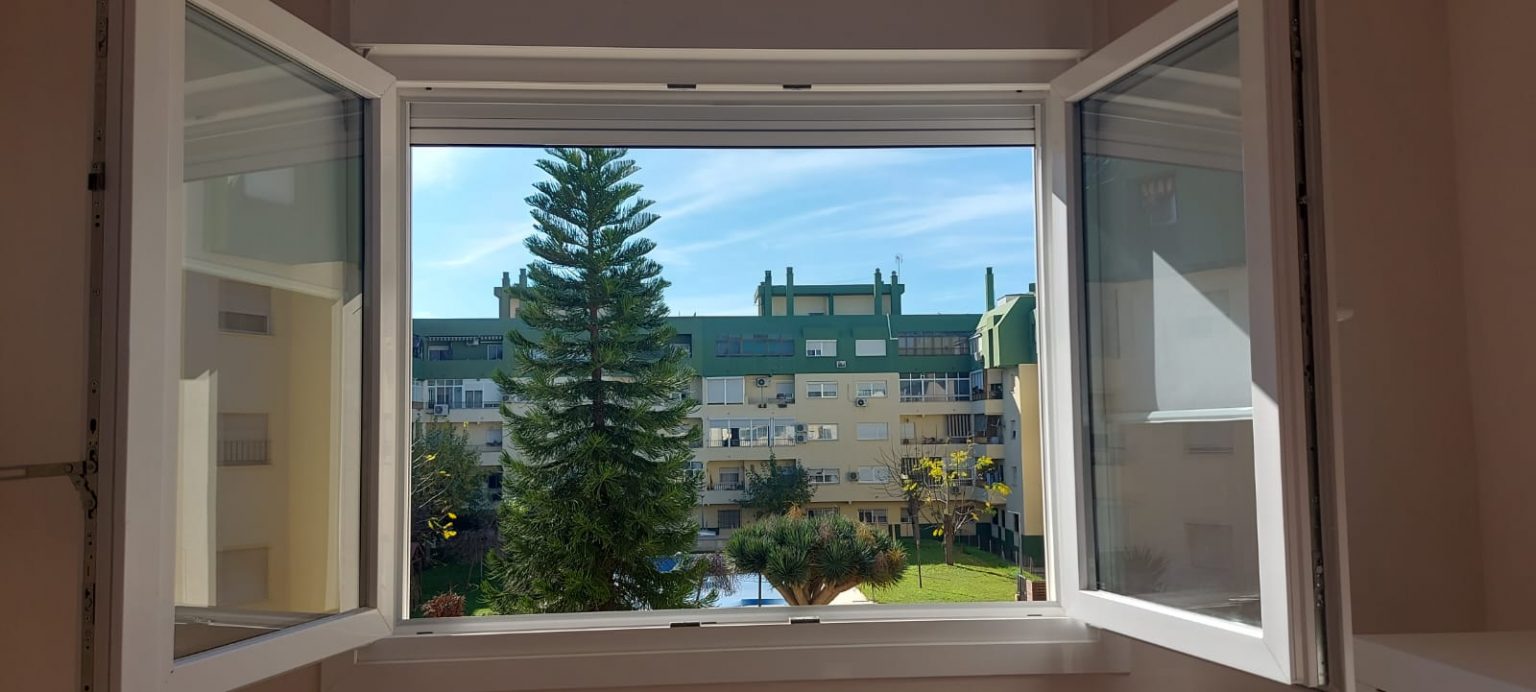 VENTANAS DE PVC KOMMERLING CON ESTORES - Aricruzaluminio